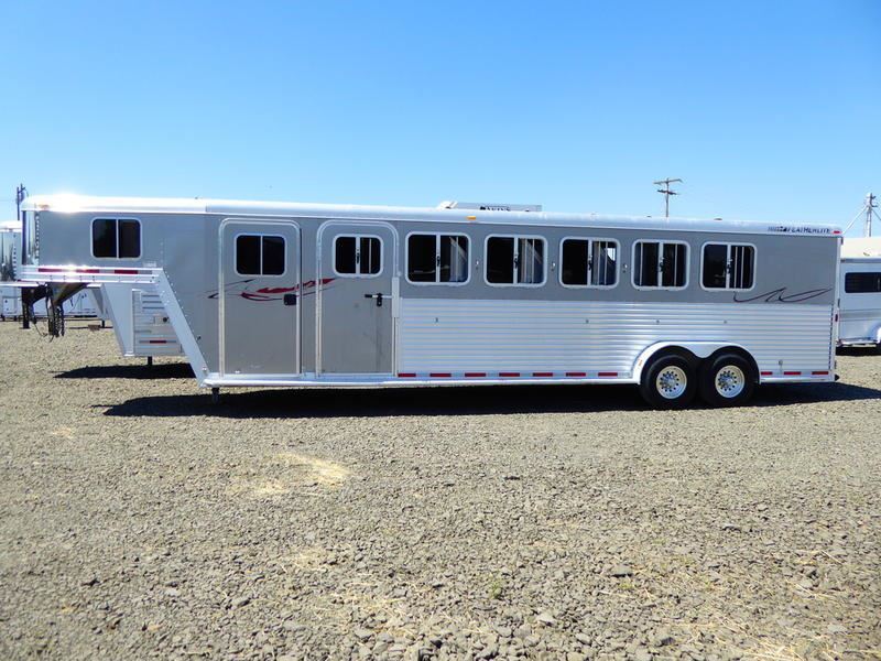 2004 Featherlite Trailers 6 Horse