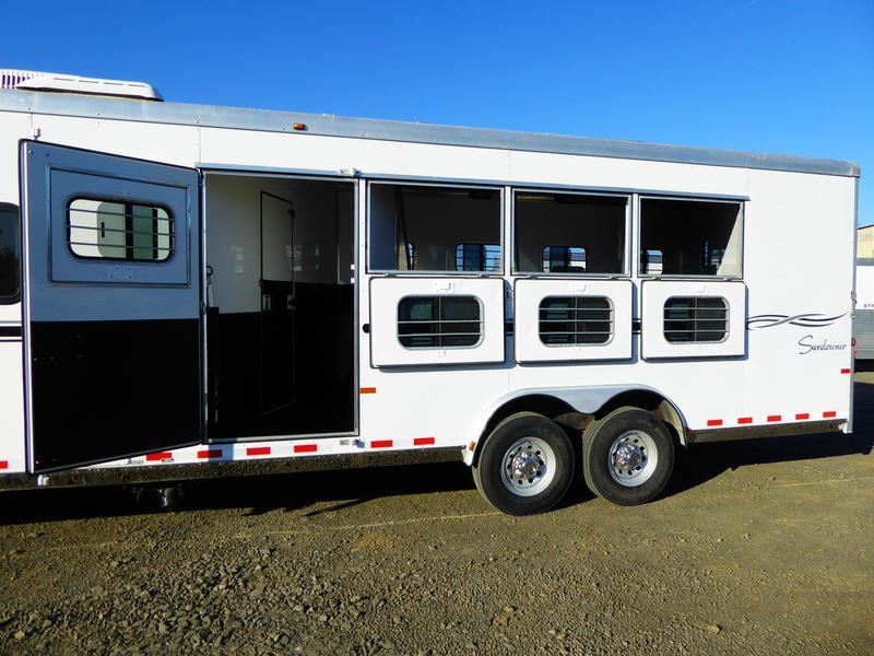2005 Sundowner Trailers SunLite 4 Horse 727 Living Quarters