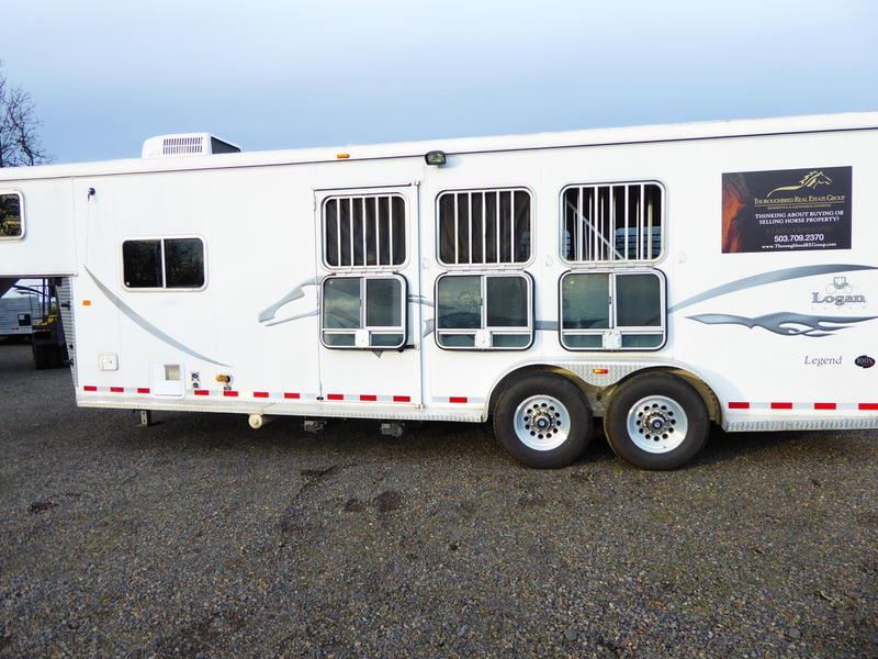 2004 Logan Coach XT 3 Horse Living Quarters