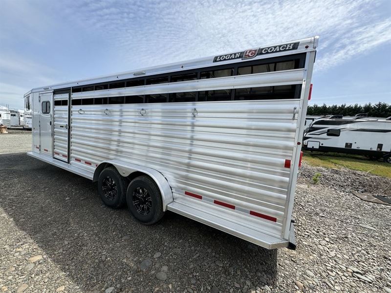 2024 Logan Coach 24' Stockman Combo w/Trainer Tack
