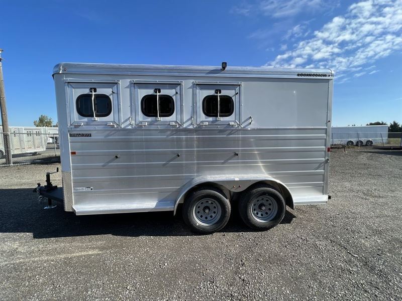 2023 Logan Coach Bullseye Bumper Pull 3 Horse