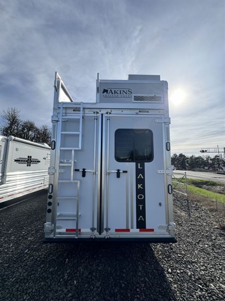 2025 Lakota Trailers Infinity IN8418CET 4 H Living Quarters