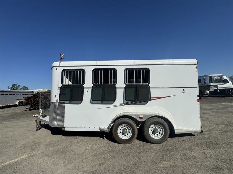 2016 Maverick Trailers 3 Horse Slant Load