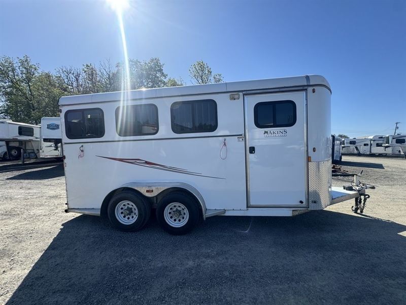 2016 Maverick Trailers 3 Horse Slant Load