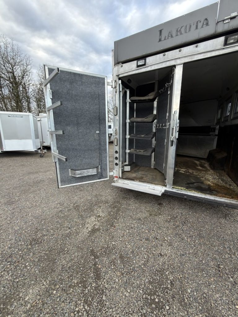 2016 Lakota Trailers Bighorn BH8414 4H