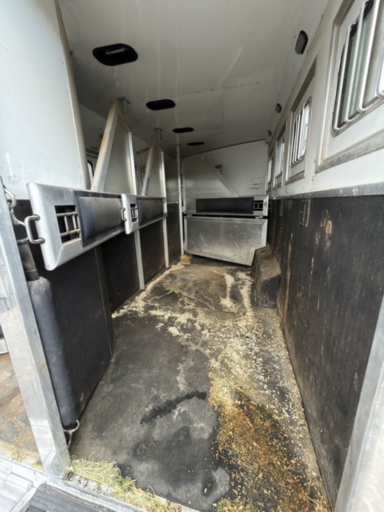 2016 Lakota Trailers Bighorn BH8414 4H