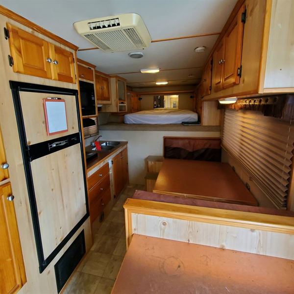 2005 Featherlite Trailers 3H GOOSENECK LQ