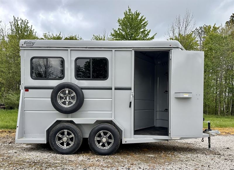 2025 VALLEY 6'8"X7'6"X14' 2H STOCK TRAILER