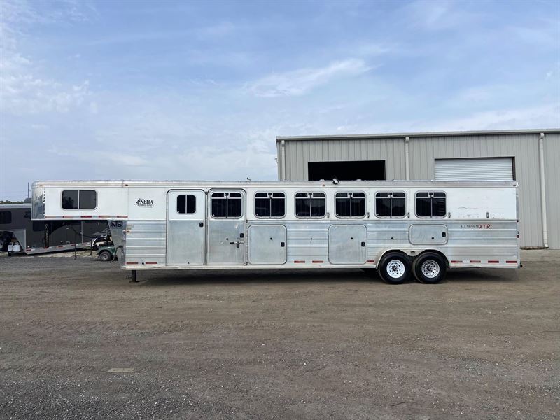 2007 Logan 6 Horse Gooseneck Trailer