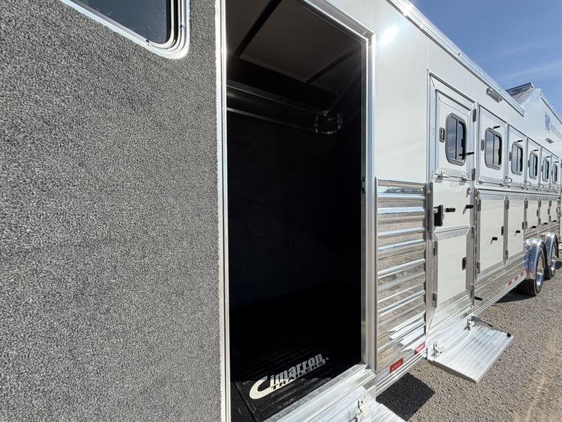 2026 Cimarron 6 Horse Gooseneck Trailer with Trainers Split Tack