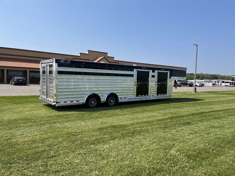 2025 4-Star Trailers 28' Show Stock GN