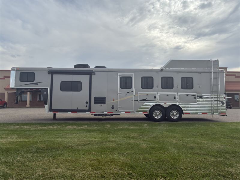 2014 Bison Trailers 4H Bison Coach LQ