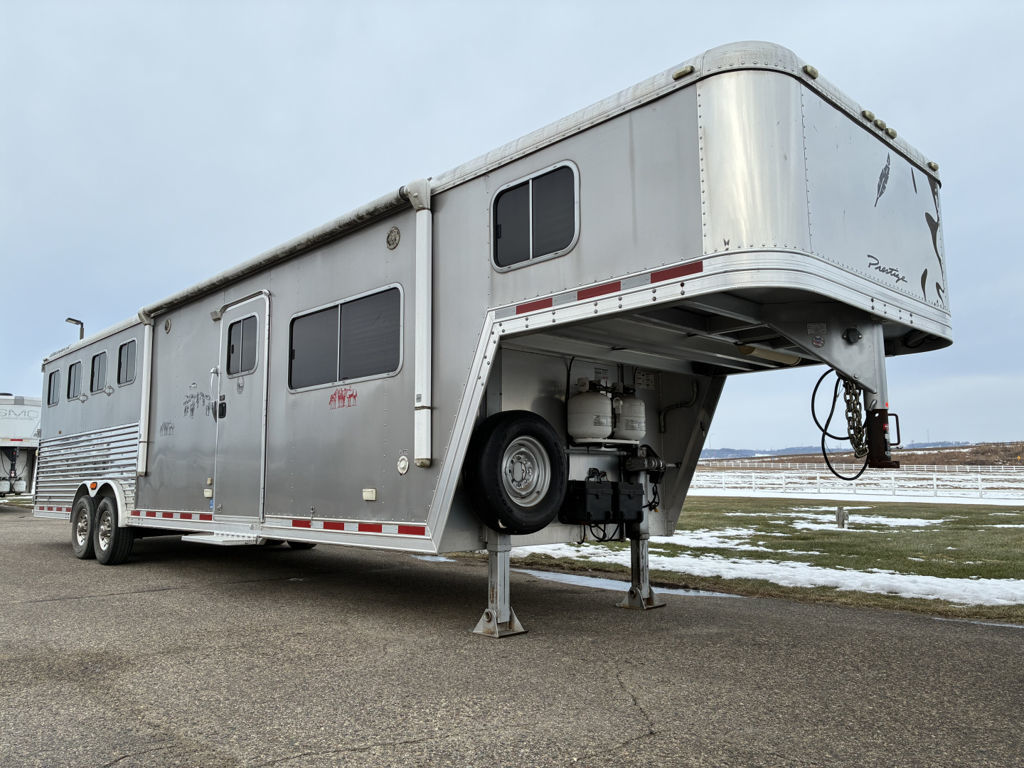 2007 Featherlite Trailers 4 Horse 12' Living Quarters