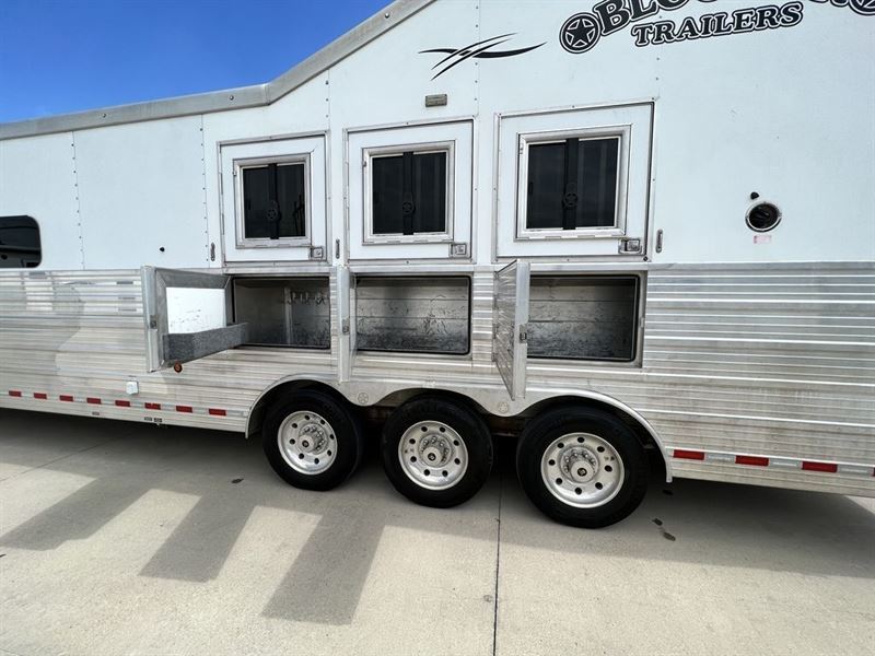 2018 Bloomer Trailers 3 Horse Side Load Gooseneck Trailer with 14' Livin
