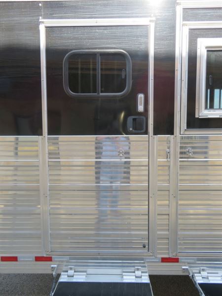 2022 Bloomer Trailers 4 Horse Gooseneck Trailer with Trainer Split Tack