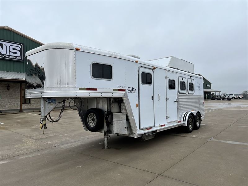 2002 Exiss 3 Horse Gooseneck Trailer with 5' Living Quarters
