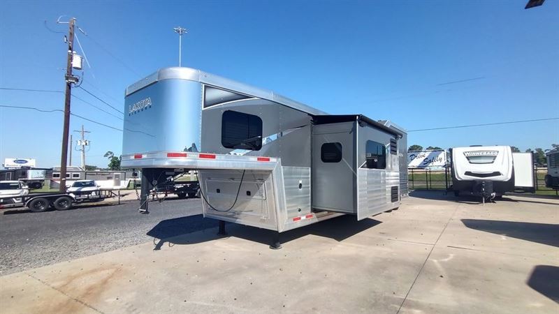 2023 Lakota Trailers Big Horn 3 Horse Side Load Gooseneck Trailer with