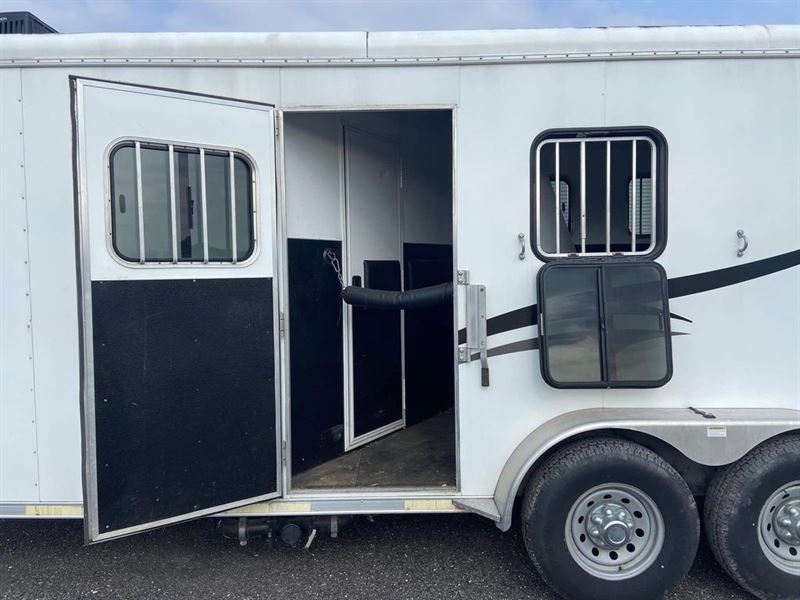 2016 Bison Trail Hand 2 Horse Gooseneck Trailer with 6' Weeke