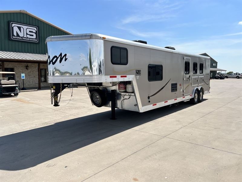 2013 Bison Stratus 3 Horse Gooseneck Trailer with 10' Living