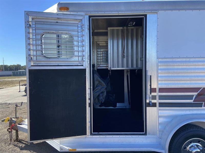 2003 4-Star 2 Horse Straight Load Bumper Pull Trailer