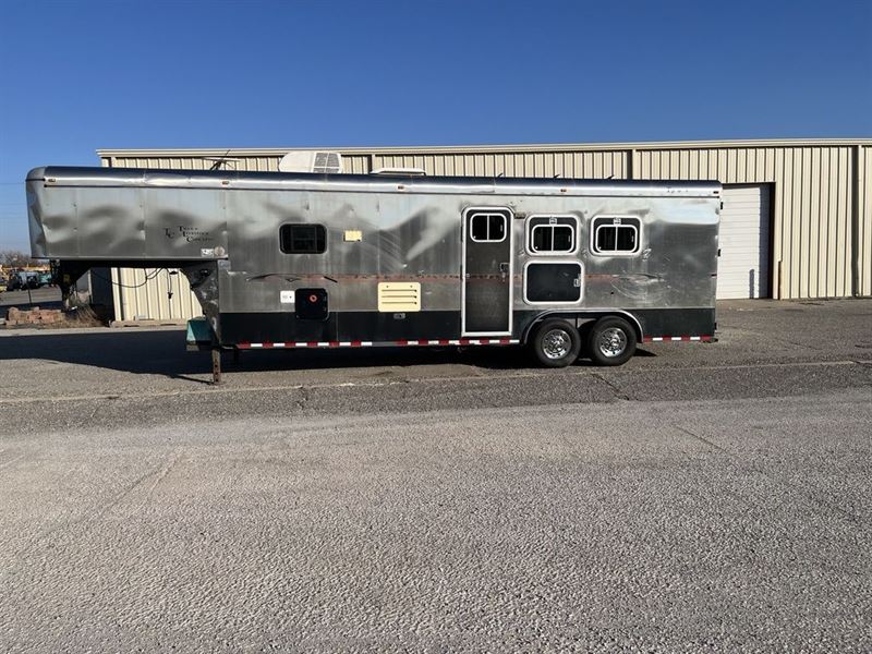 2001 TLC 3 Horse Gooseneck Trailer with 10' Living Quarters
