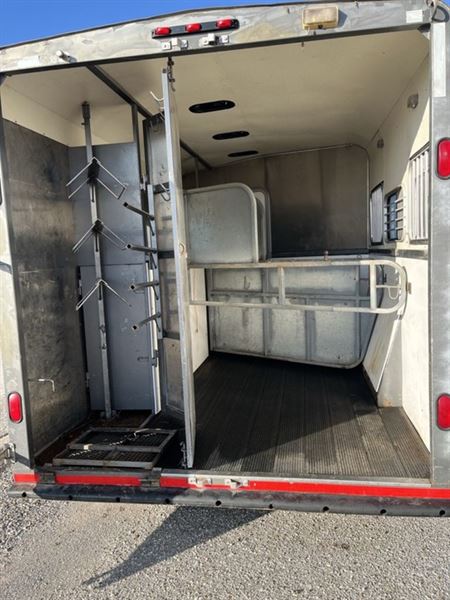 2001 TLC 3 Horse Gooseneck Trailer with 10' Living Quarters