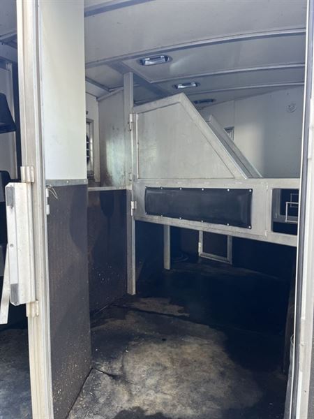 2006 Stidham 3 Horse Gooseneck Trailer With 8' Living Quarters