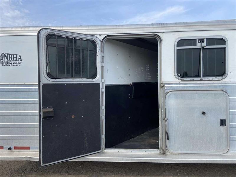 2007 Logan 6 Horse Gooseneck Trailer