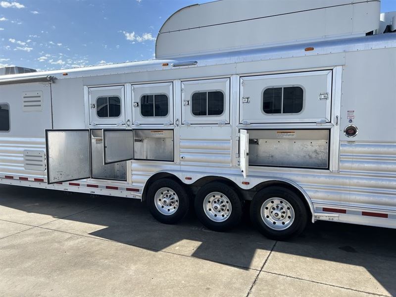2017 Platinum 4 Horse Side Load Gooseneck Trailer With 17' Outla
