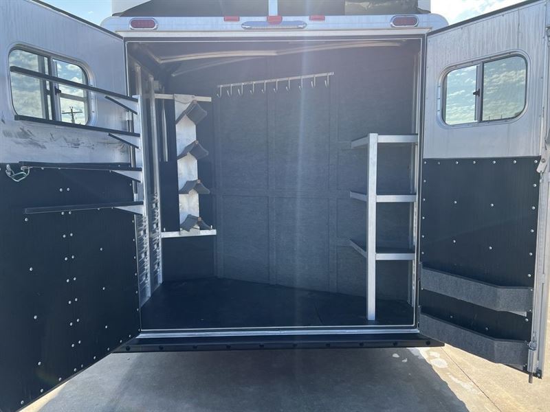 2017 Platinum 4 Horse Side Load Gooseneck Trailer with 17' Outla