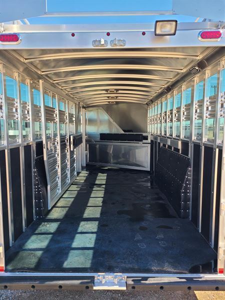 2025 Platinum Coach 25' Stock Combo 7'6" wide..SWING OUT SADDLE RACK!