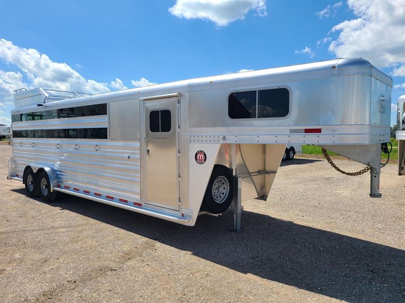 2025 Platinum Coach 25' Stock Combo 7'6" wide..SWING OUT SADDLE RACK!