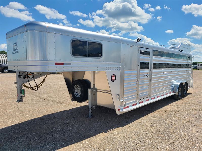 2025 Platinum Coach 25' Stock Combo 7'6" wide..SWING OUT SADDLE RACK!