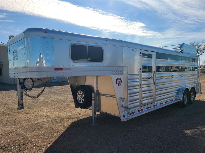 2025 Platinum Coach 22' Stock Combo 7'6" wide..SWING OUT SADDLE RACK!