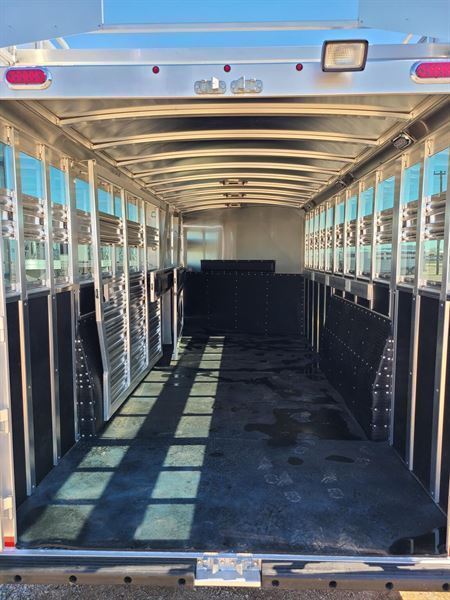 2026 Platinum Coach 25' Stock Combo 7'6" Wide..SWING OUT SADDLE RACK!