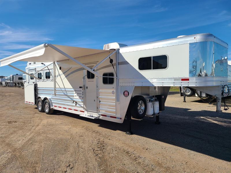 2026 Platinum Coach Outlaw 3H 10' 8" SW SLIDE OUT & Side Load with Ona