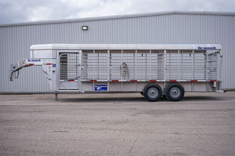 2023 Gooseneck 24 Ft Aluminum Stock Trailer w/ Cleated Rubber Flo