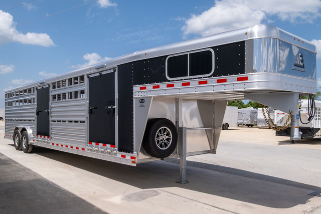 2026 Elite Trailers 30 Ft Show Cattle Trailer