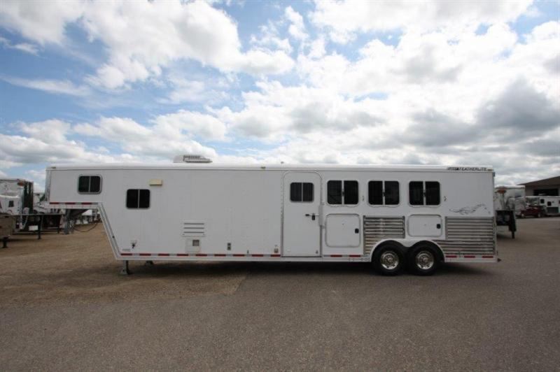 2004 Featherlite Trailers 8581