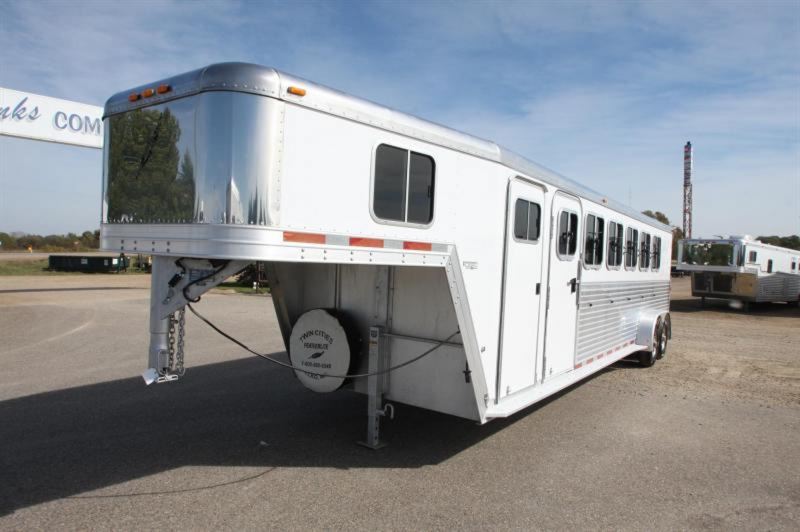 2004 Featherlite Trailers 8541 6HR GN