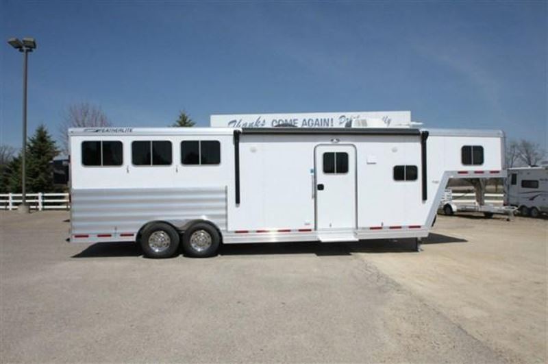 2015 Featherlite Trailers 8581