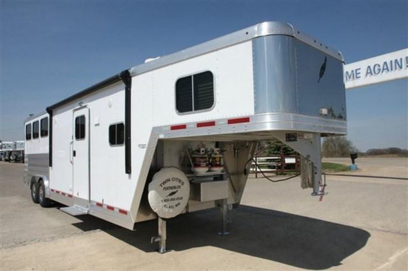 2015 Featherlite Trailers 8581