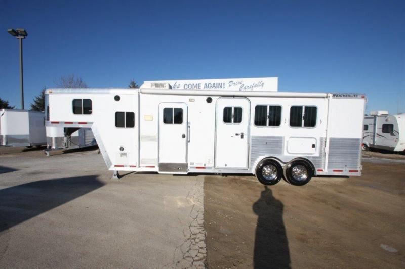 2004 Featherlite Trailers 2004 Featherlite 3 HR