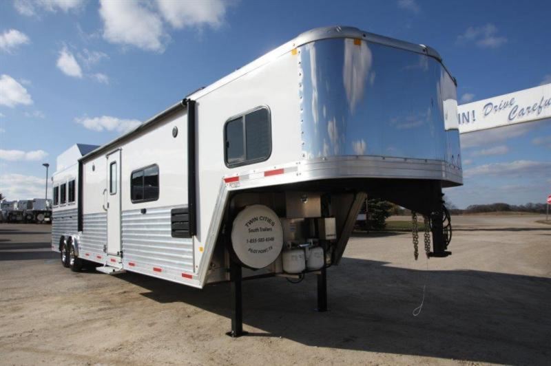 2015 Merhow Trailers Living Quarter