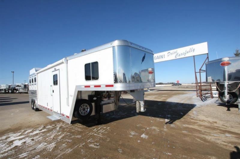 2017 Featherlite Trailers 9821