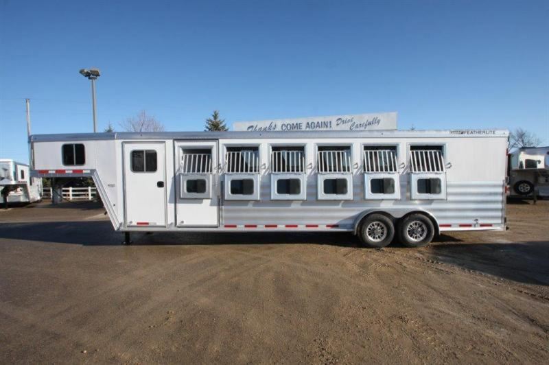 2017 Featherlite Trailers 8542