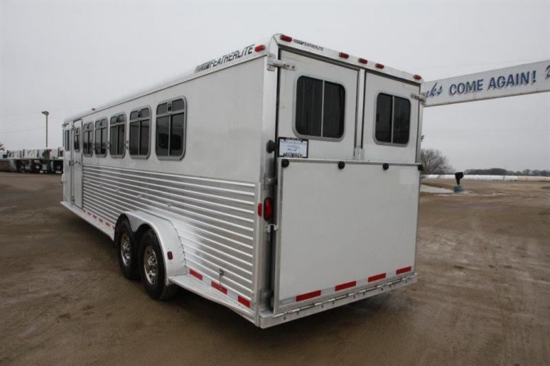 2001 Featherlite Trailers w/dressing room