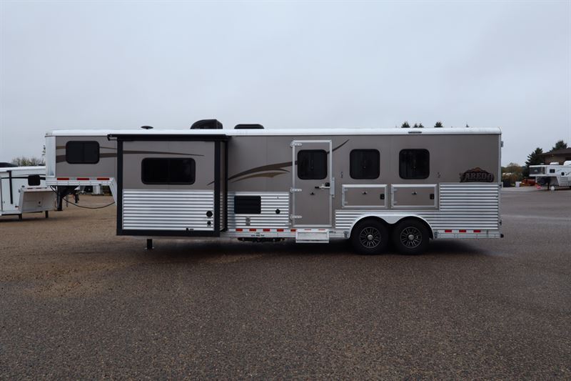 2015 Bison Trailers 3 horse LQ