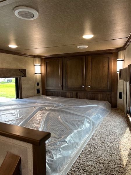 2021 Merhow Trailers 8' wide 4 horse w/16' living quarters