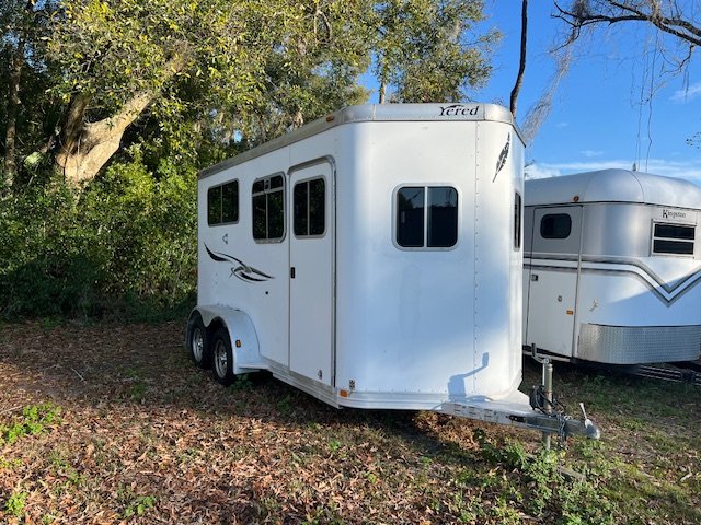 2003 Featherlite Trailers 2 horse straight load bumper pull